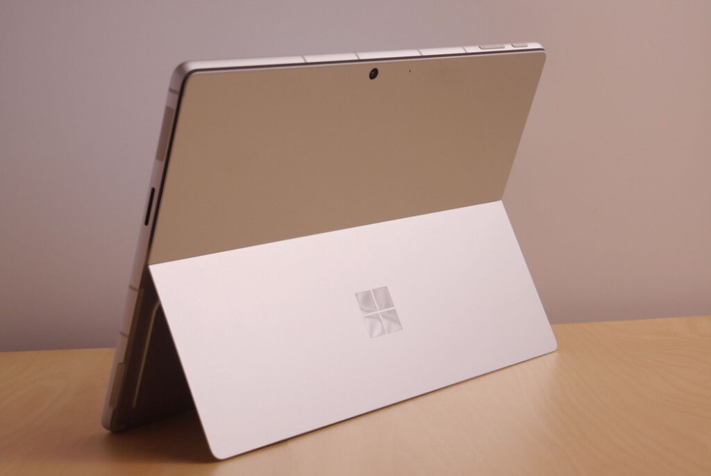「Surface Pro 9」SQ3実機レビュー：5G対応のARM 2-in-1。省電力で持ち運びが多い方にオススメ - Surface PC ...