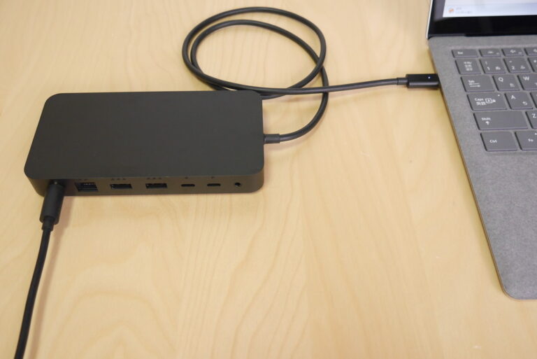 「Surface Thunderbolt 4 ドック」レビュー。2台の4Kモニターへ接続、デスク周りの最適化にオススメ。 - Surface PC レビューブログ